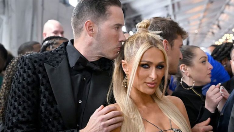 Paris Hilton: Διακοπές στις Σπέτσες με τον σύζυγό της - Zougla