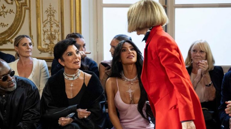 Viral το βίντεο με την Anna Wintour να σνομπάρει την Kim Kardashian στο show της Victoria ...
