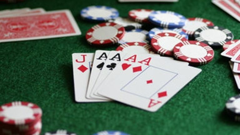 Βόλος: Τέσσερις συλλήψεις για παράνομη πόκα σε κατάστημα