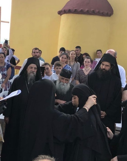 Ποια είναι η 23χρονη Ελληνίδα influencer που έγινε μοναχή… εν μία νυκτί