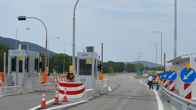 Καβάλα: Τραγικός θάνατος ηλικιωμένου στα διόδια της Μουσθένης - Zougla