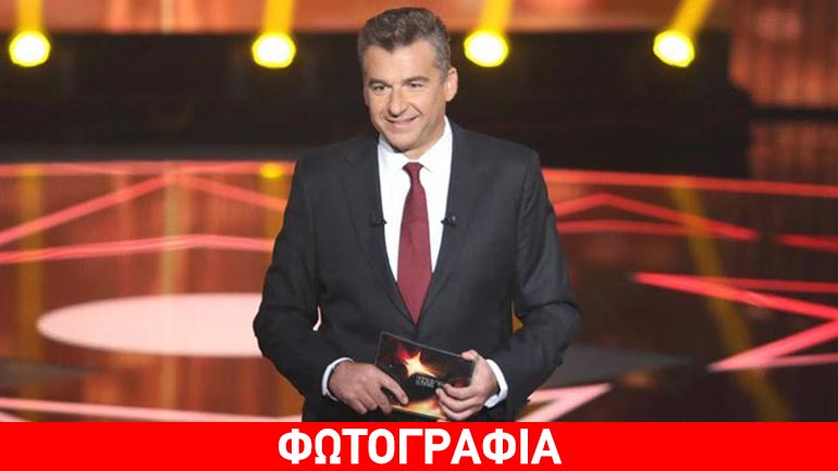 Η Φαίη Σκορδά στο Rising Star! Δείτε την να ποζάρει με τους συντελεστές του show - Zougla