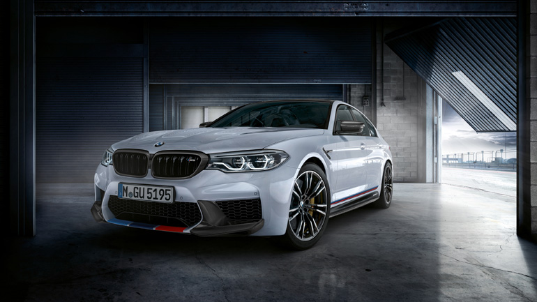 Με M5 κυκλοφορεί η μαμά! - Zougla