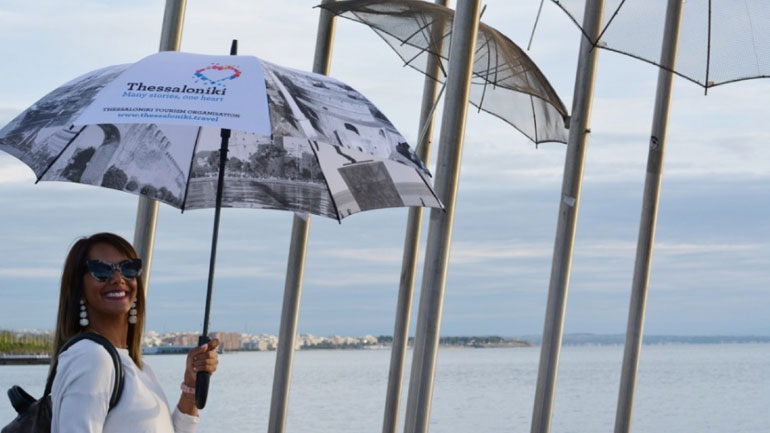 Μια influencer από το Κουβέιτ στη Θεσσαλονίκη! - Zougla