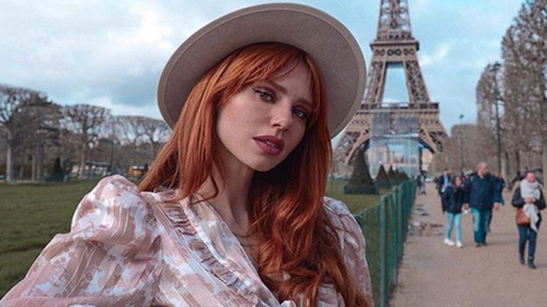 Οι «Times» του Λονδίνου συμπεριέλαβαν την Έβελυν Καζαντζόγλου στις πιο στιλάτες γυναίκες του ...