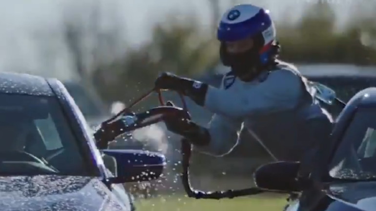 Ανεφοδιασμός εν μέσω... ντριφτ με BMW M5 - Zougla