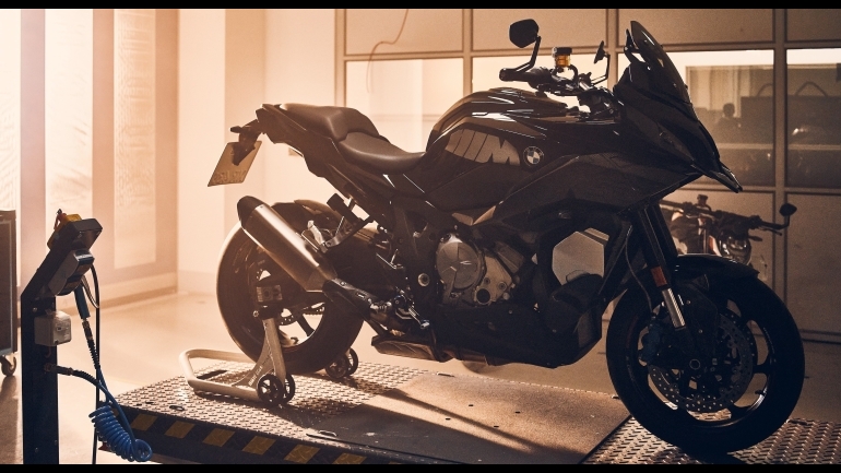 Η BMW παρουσίασε την πρωτότυπη M 1000 XR - Το τρίτο μοντέλο της σειράς Μ - Zougla