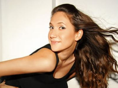 Η κριτής που έγινε... τραγουδίστρια! - Zougla