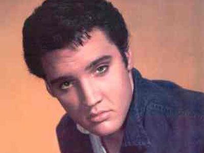 «Στο σφυρί» μια τούφα από τα μαλλιά του