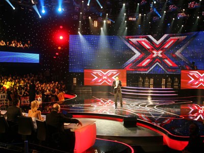 Τα «Κόκκινα Χαλιά» στο 4ο X- Factor live - Zougla